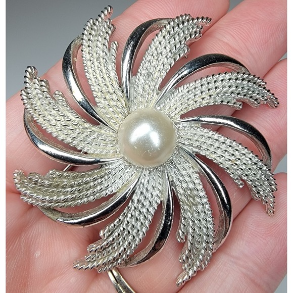 Sarah Coventry | Jewelry | Vintage Sarah Coventry 2 Brooch Pin Faux ...
